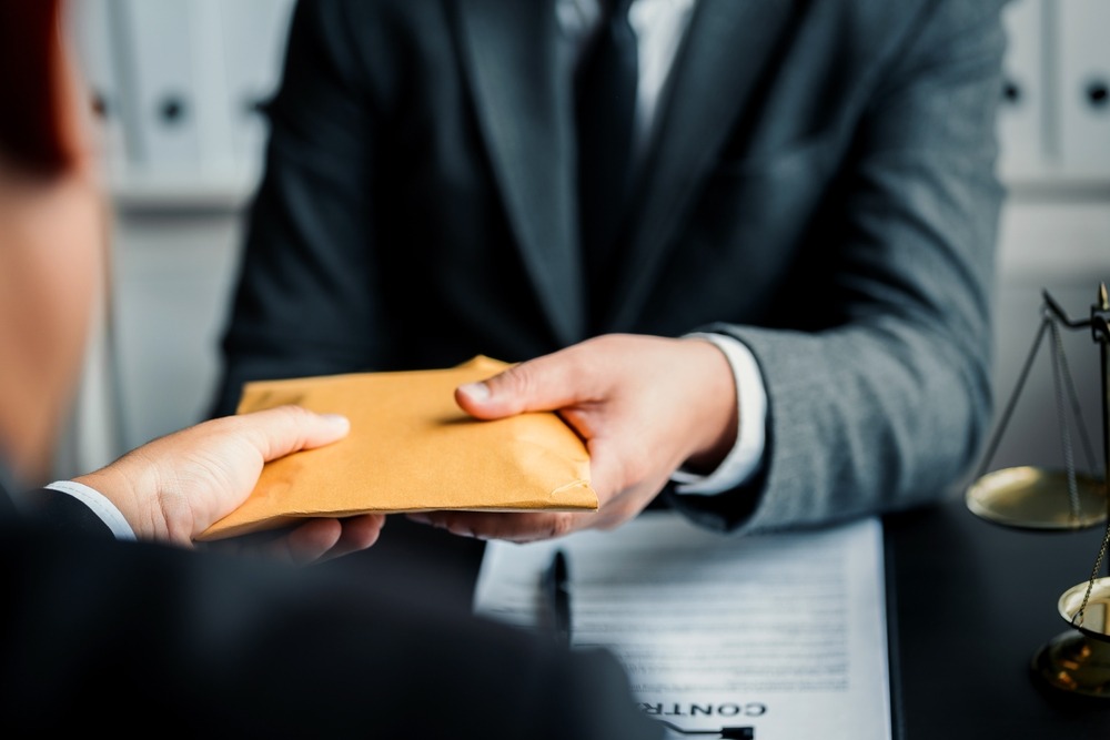 Lawyers vs. Medical Bills: Who Should Get Paid First